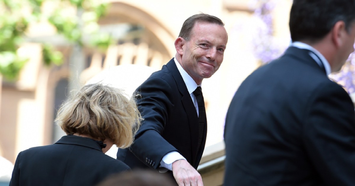 Liberal leaders jeered at Gough Whitlam service