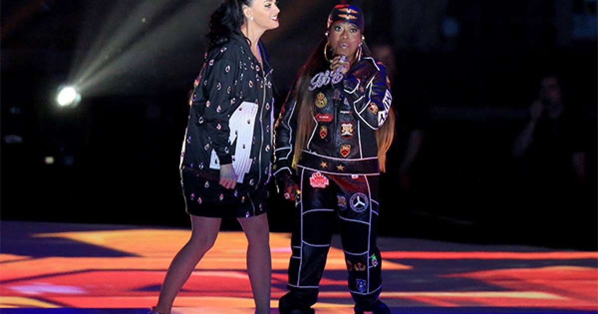 Katy Perry roars into Super Bowl on Lion