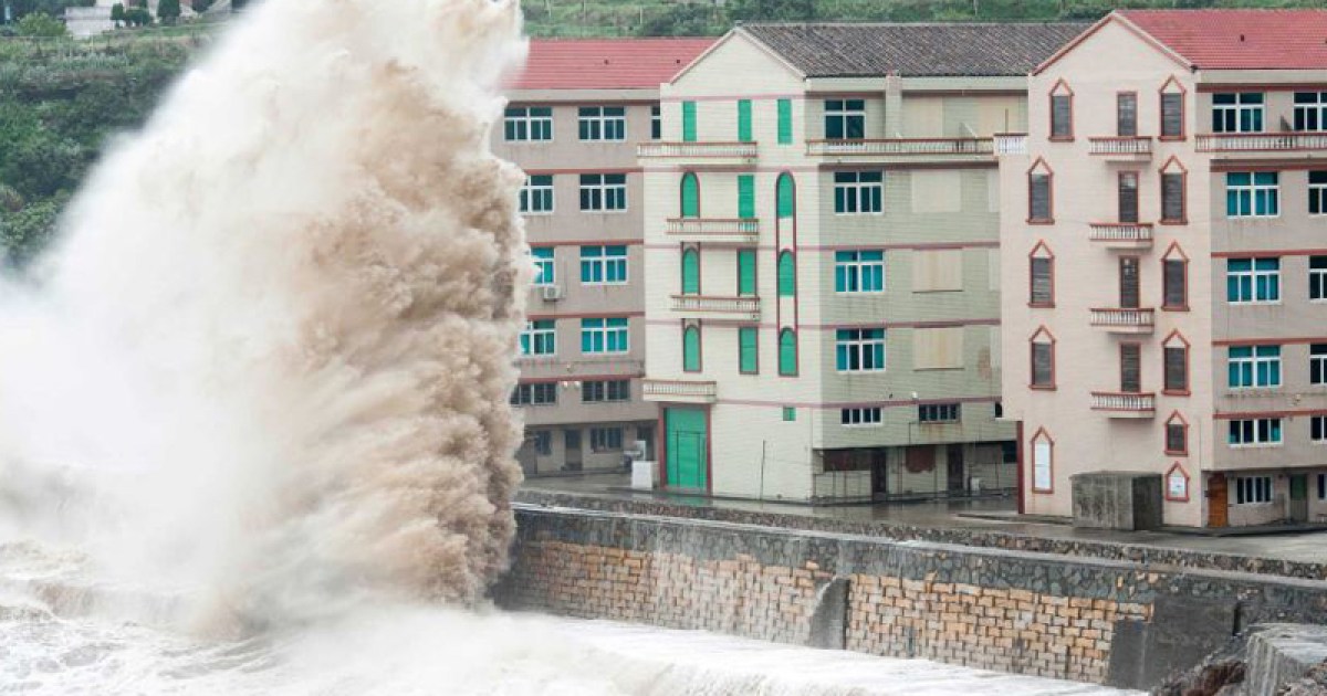 Mass evacuation as Super Typhoon aims at Shanghai | The New Daily