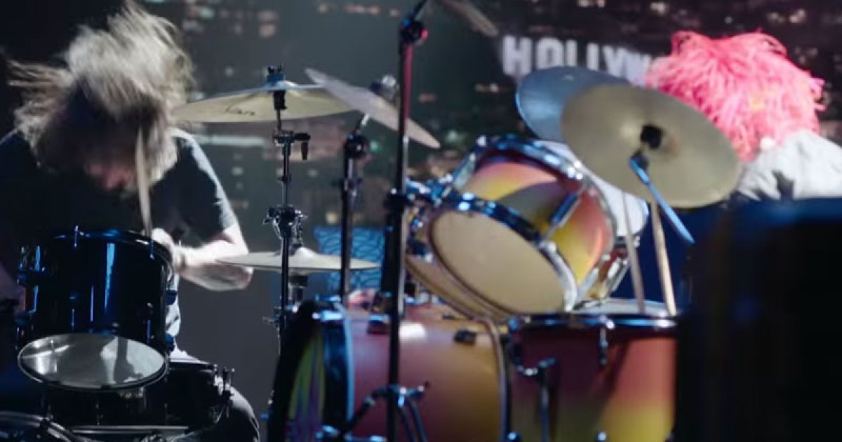 Dave Grohl and Animal face off in epic drum battle | The New Daily