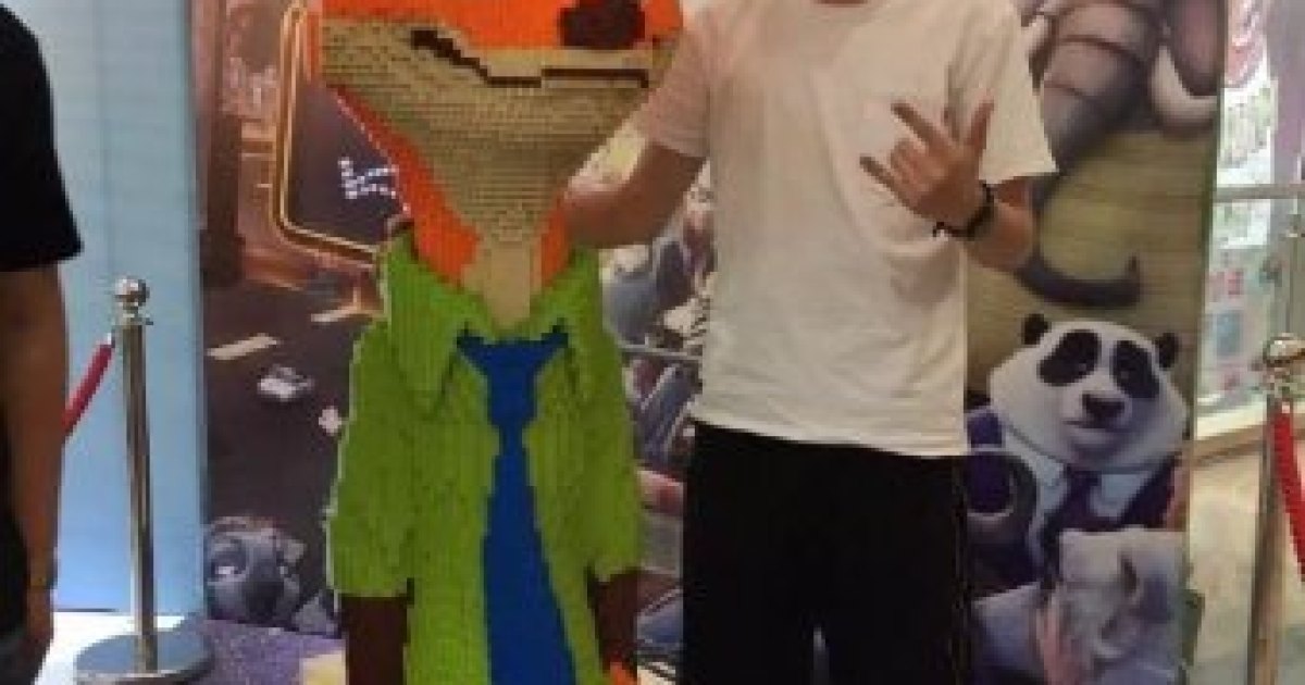 Kid destroys Lego statue within hour of its display | The New Daily