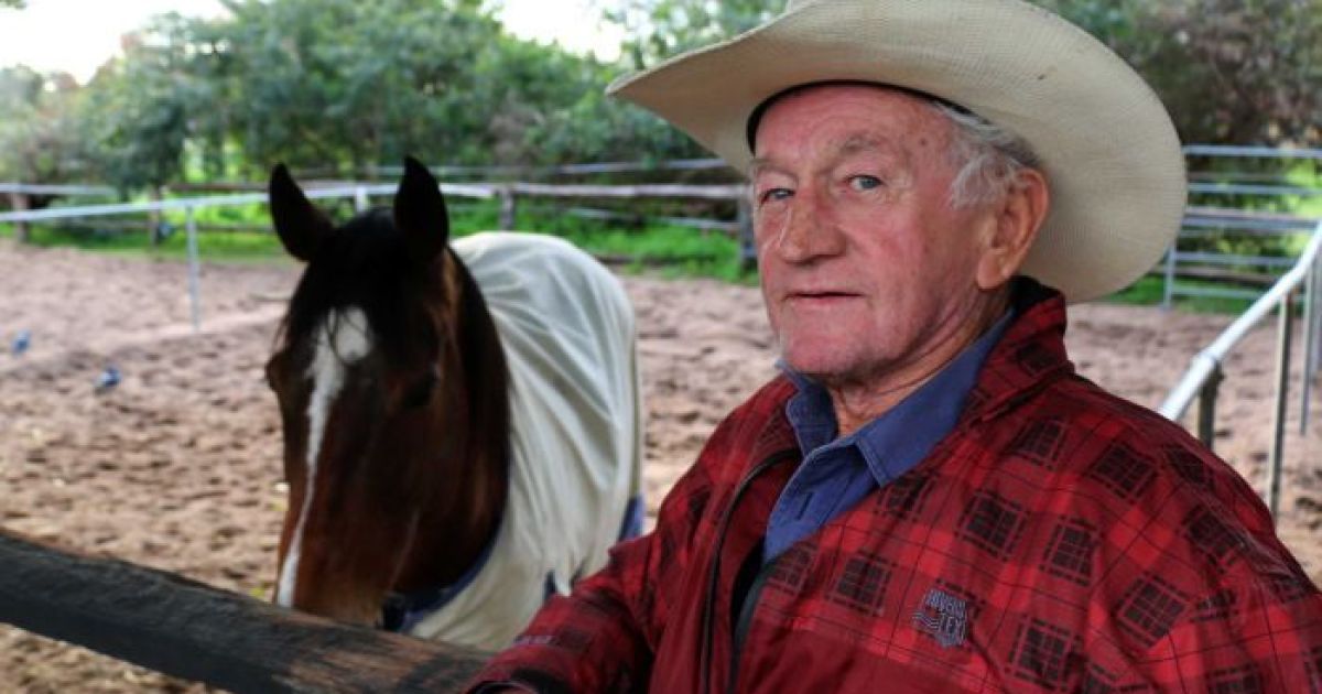 Battle Long Tan Vietnam Harry Smith honours Neil Bextrum