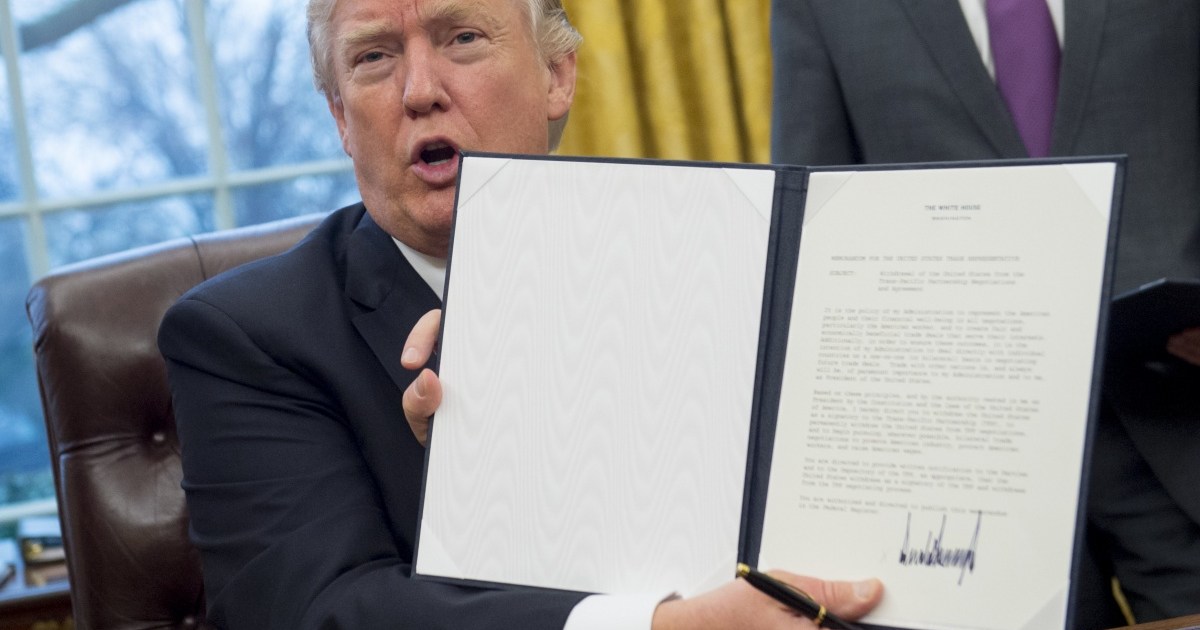 'Alarmed' handwriting expert analyses Donald Trump's signature