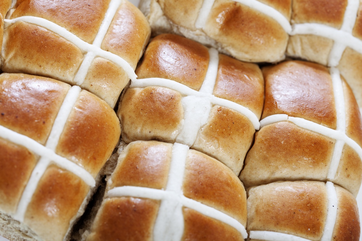 Anti-ageing doctor claims hot cross buns 'set us up for dementia'
