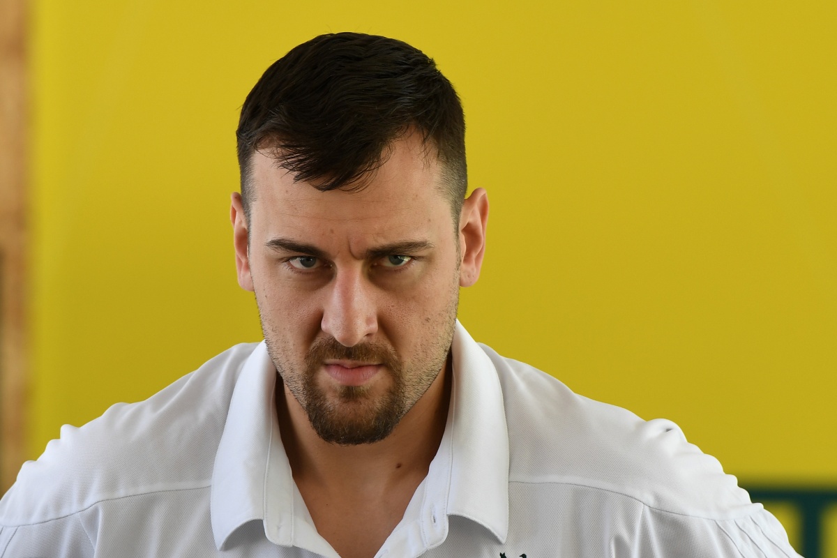 Andrew Bogut signs with NBA giants the Los Angeles Lakers