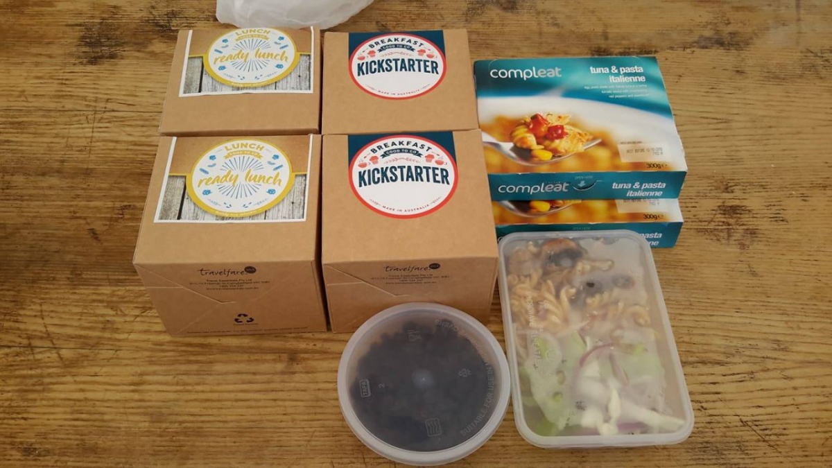 Hundreds of refugees forced out of Manus Island centre