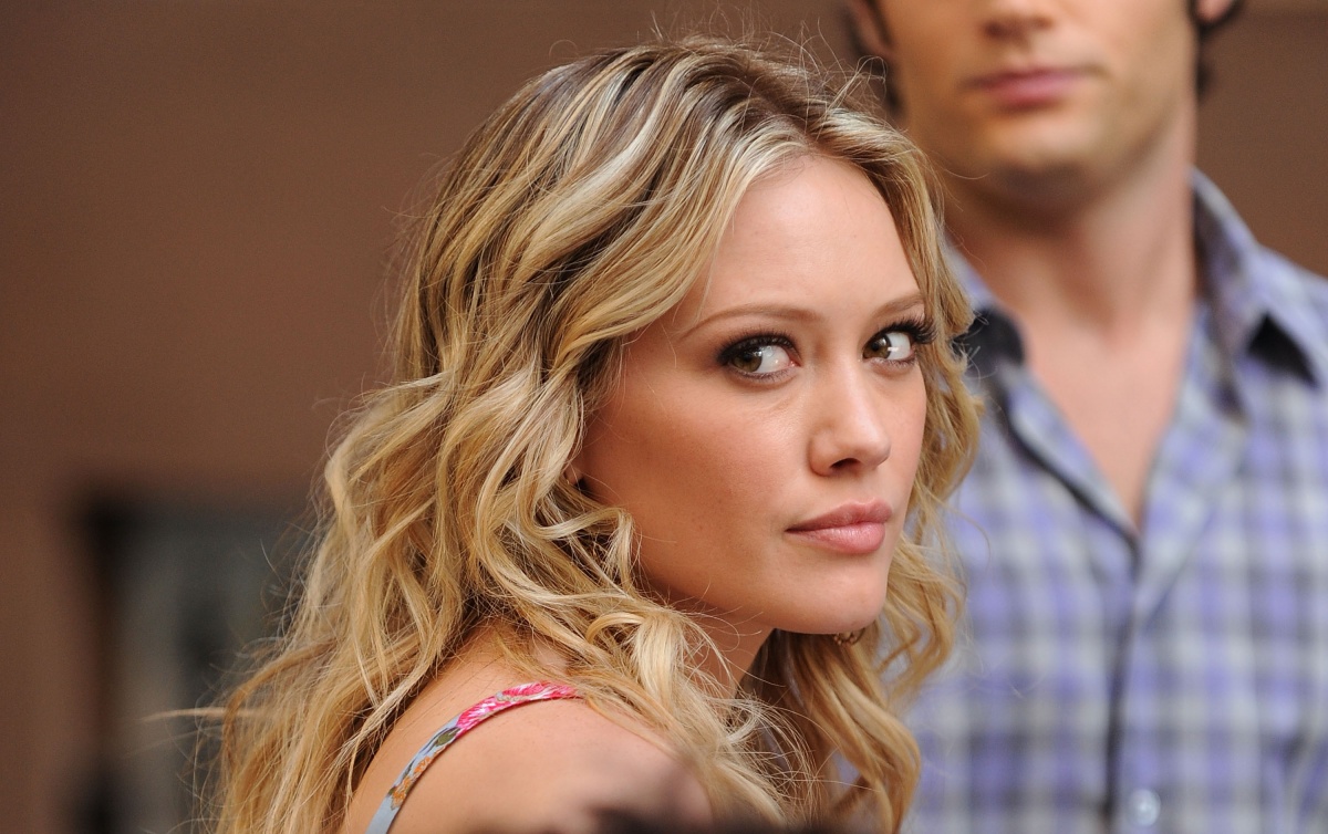Hilary Duff publicly shames her neighbour for smoking