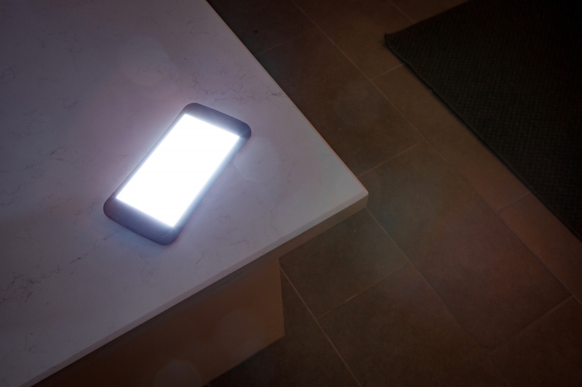 The truth about mobile phone blue light exposure