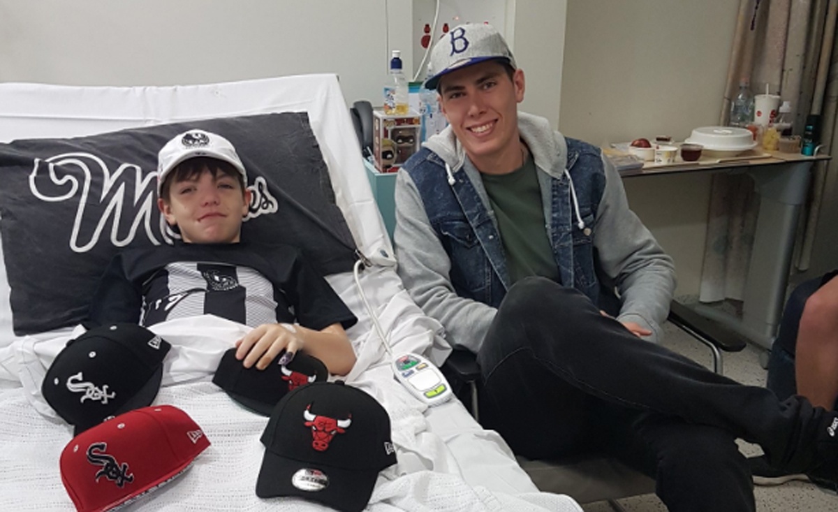 Mason Cox's brilliant gesture to sick boy goes viral