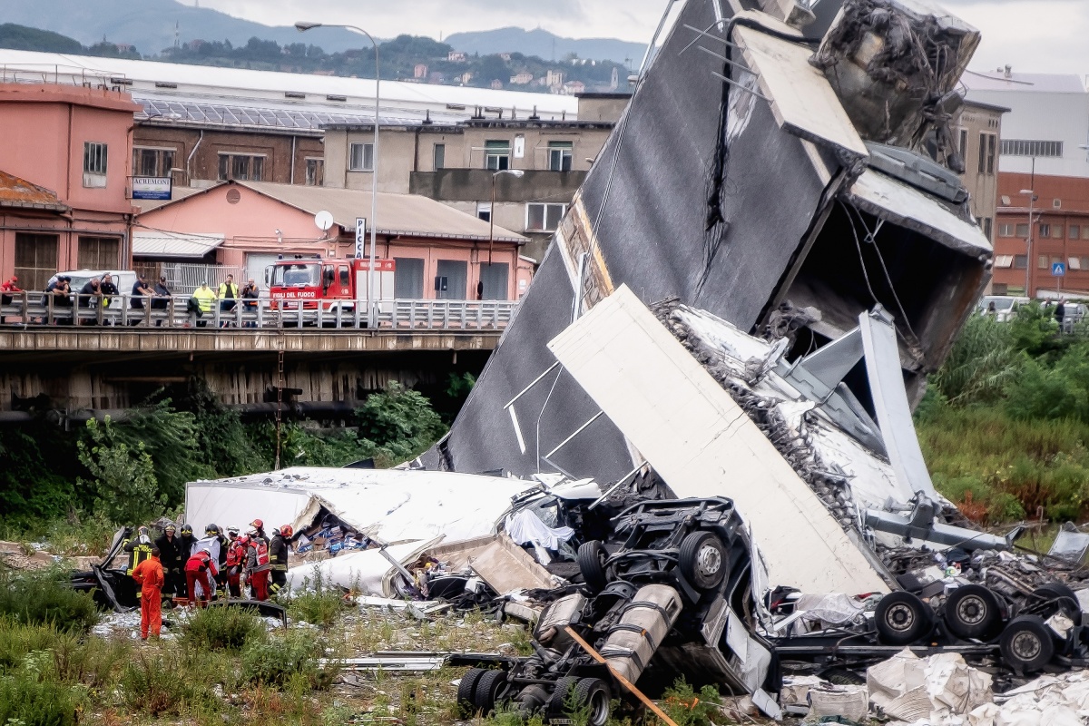 As many as 20 people feared buried in Italian bridge rubble