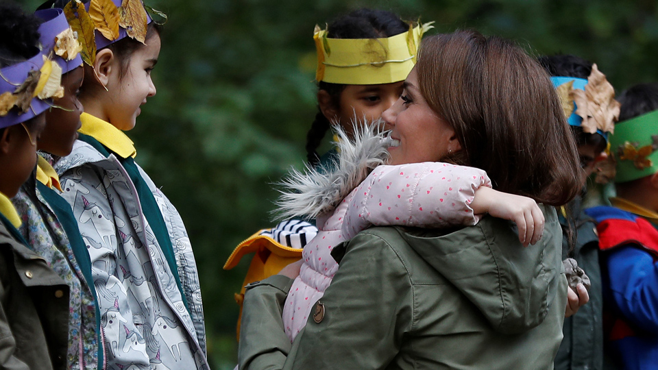 Kate Middleton hunts spiders with children