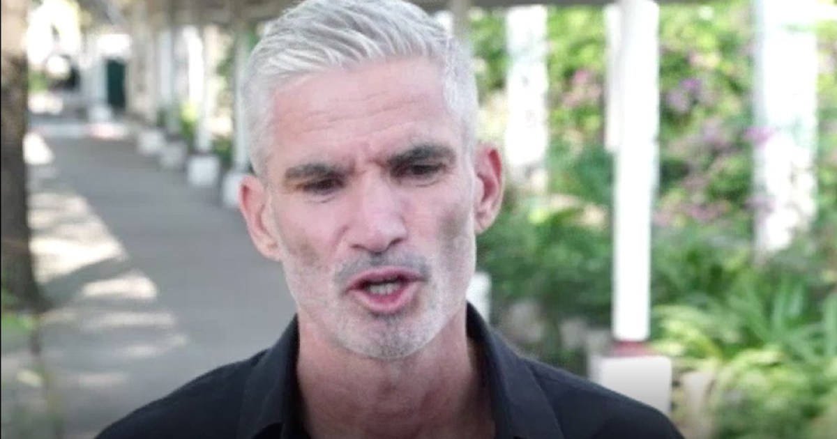 Former Socceroo Craig Foster visits refugee Hakeem AlAraibi in Bangkok ...