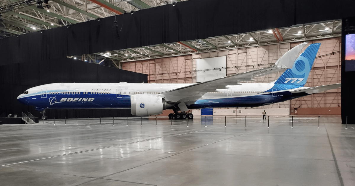 777X: Boeing unveils new plane amid ongoing MAX 8 safety investigation