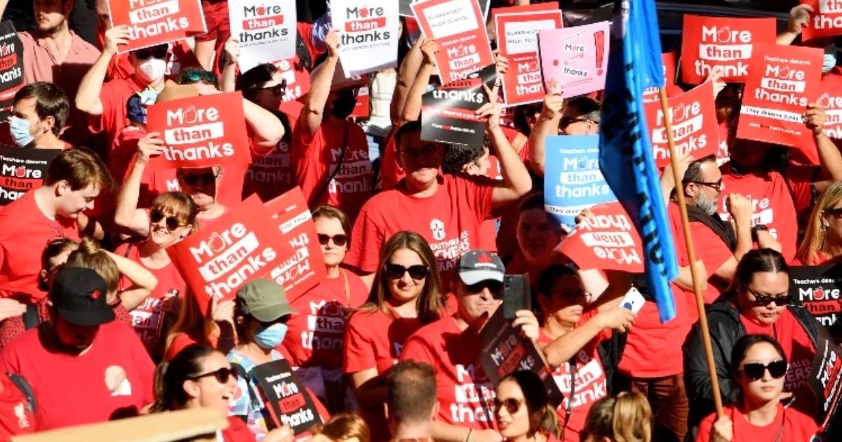 NSW teachers protest 'tangible pay cut'