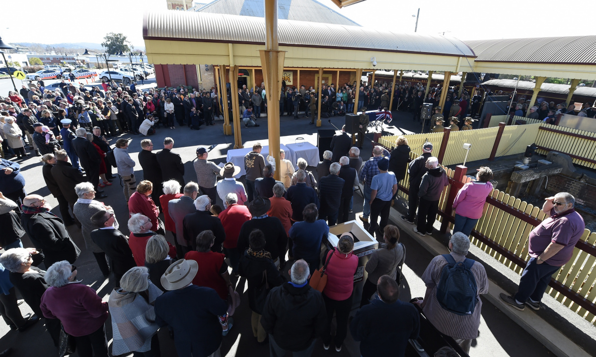 PM leads tributes as thousands turn out to Tim Fischer's funeral