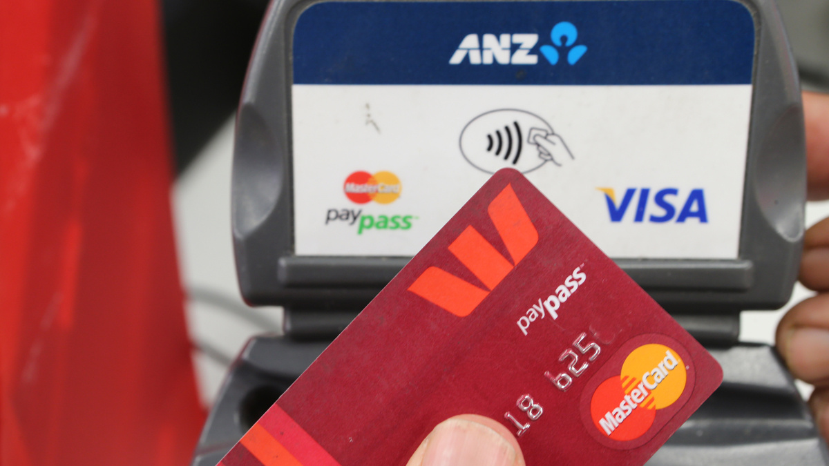 More than a quarter of Australians are spending more than they earn