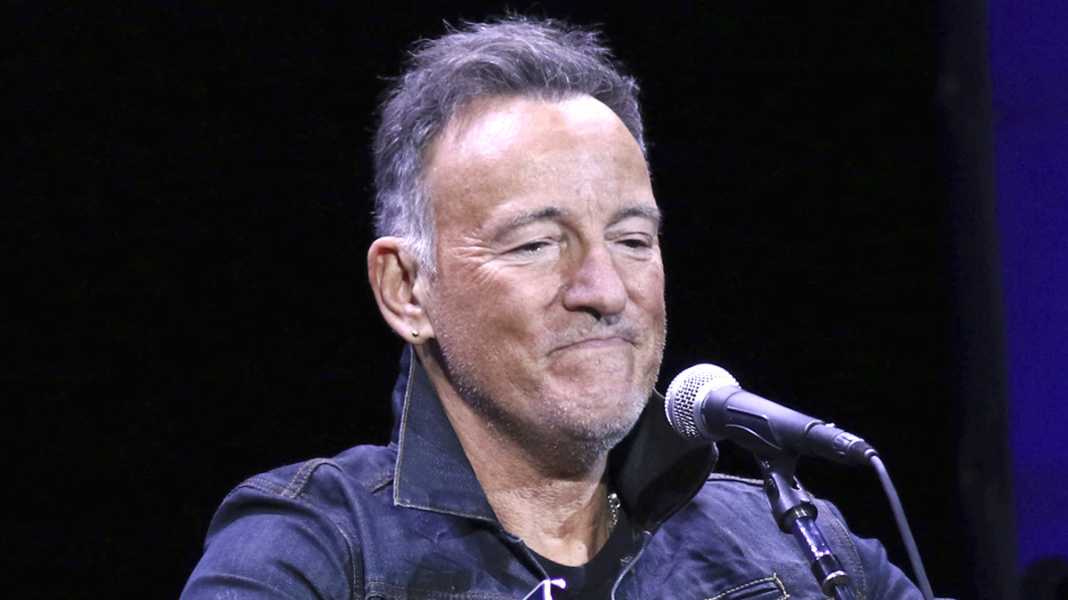 Bruce Springsteen cancels US gigs after falling ill