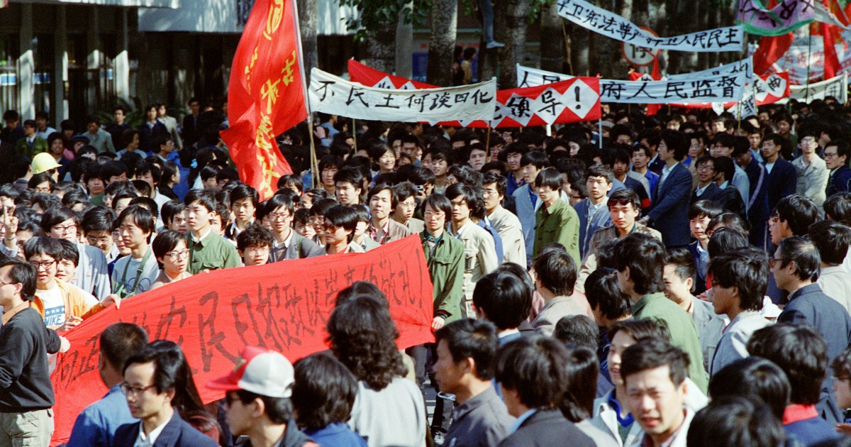 On This Day: Chinese students march in Tiananmen Square protests
