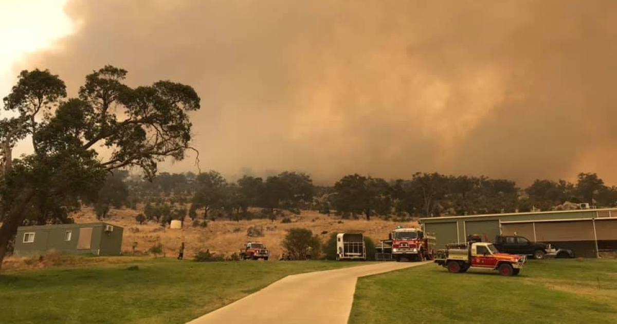 Strong winds pose new danger in fight to contain Perth bushfire