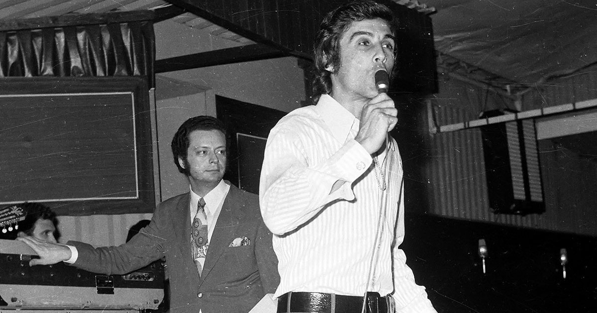 ‘Adored’ Greek folk singer Tolis Voskopoulos dies, aged 80