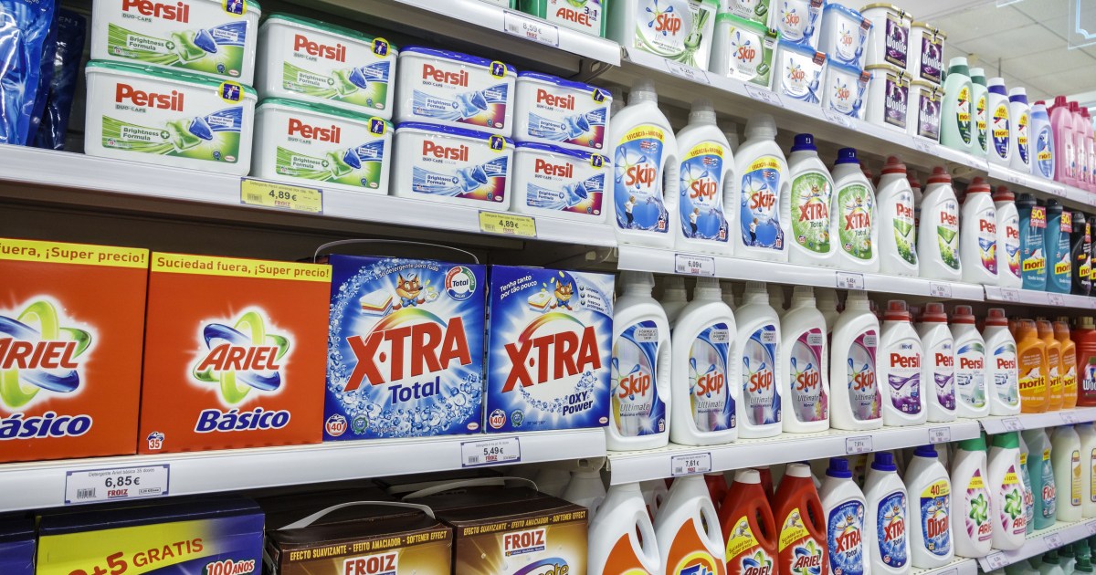 How liquid and powder laundry detergent differs