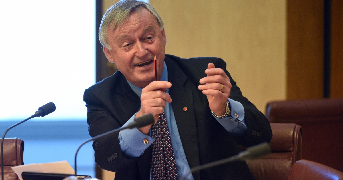 South Australian senator Alex Gallacher dies, aged 67