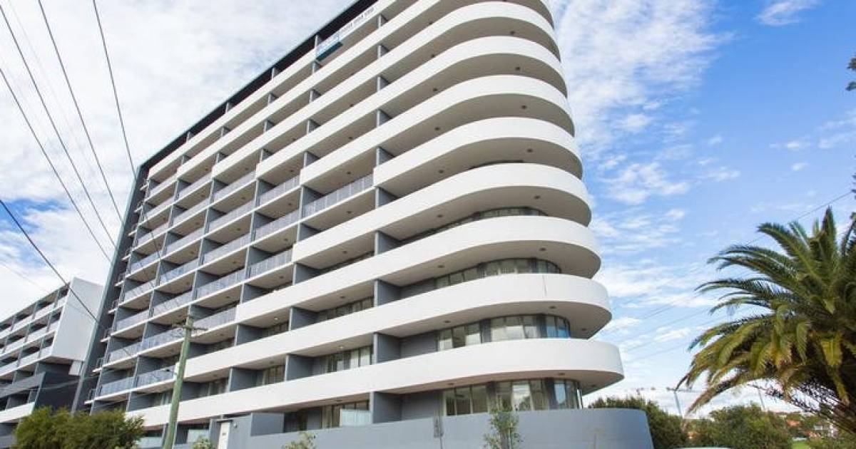 Sydney apartment under 'serious risk' of collapse: report