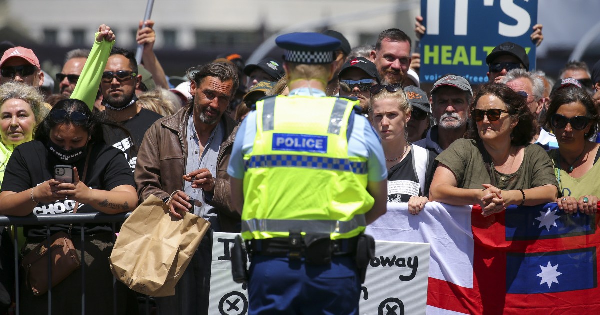 Thousands protest NZ COVID vaccine mandate