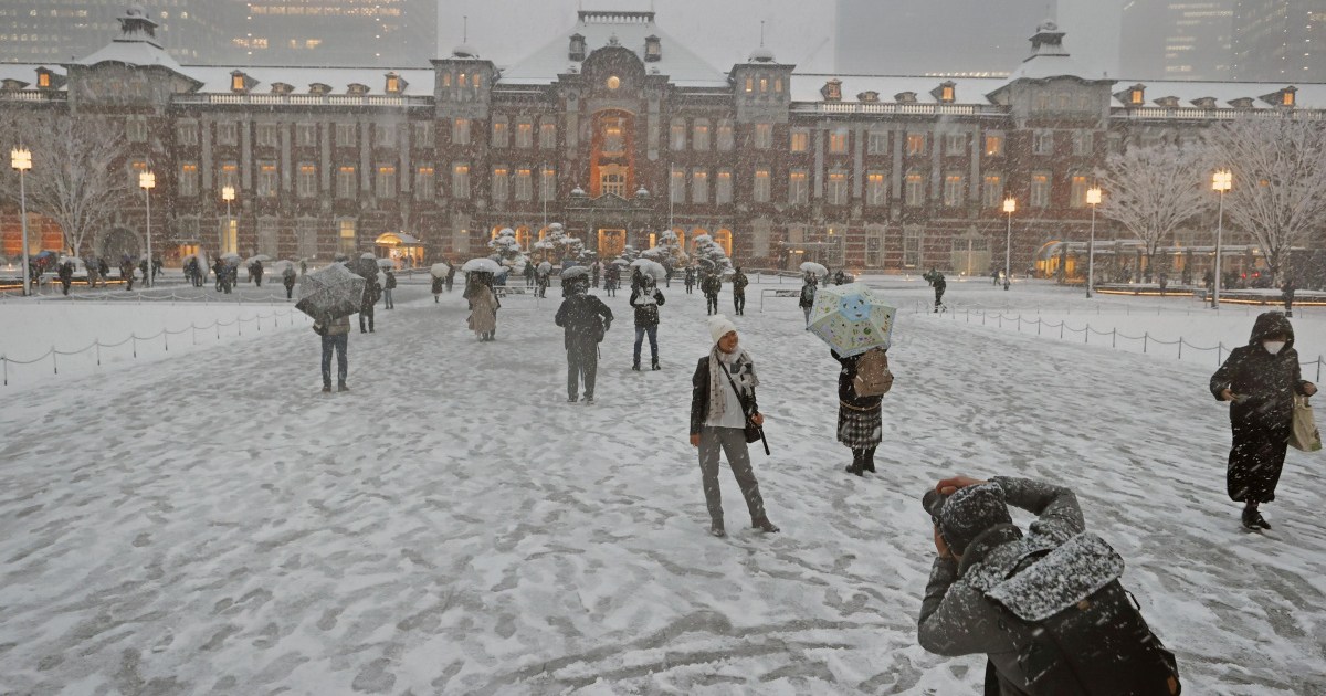Uber-cool Tokyo shivers under prolonged heavy snowfall