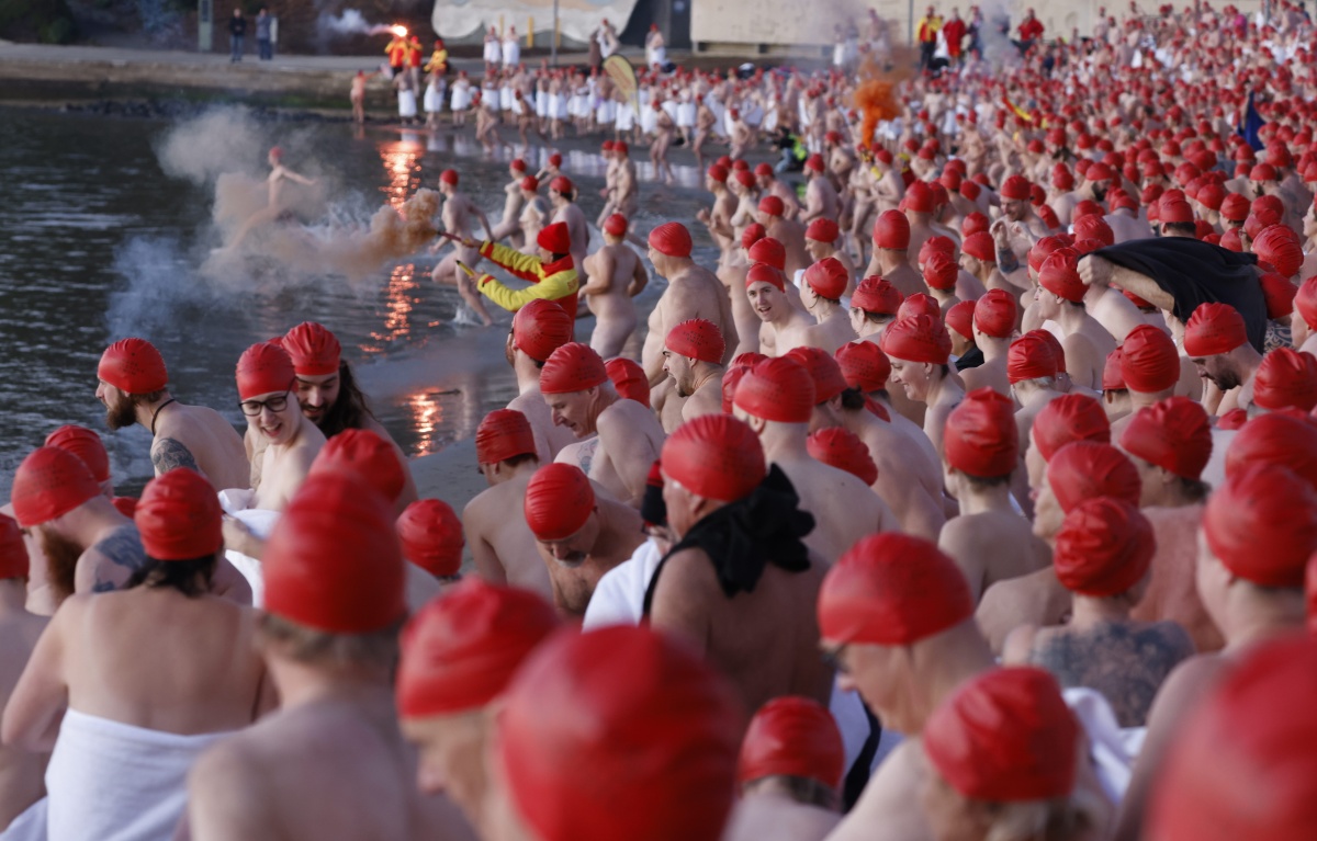 Hobart solstice swimmers take nippy dip