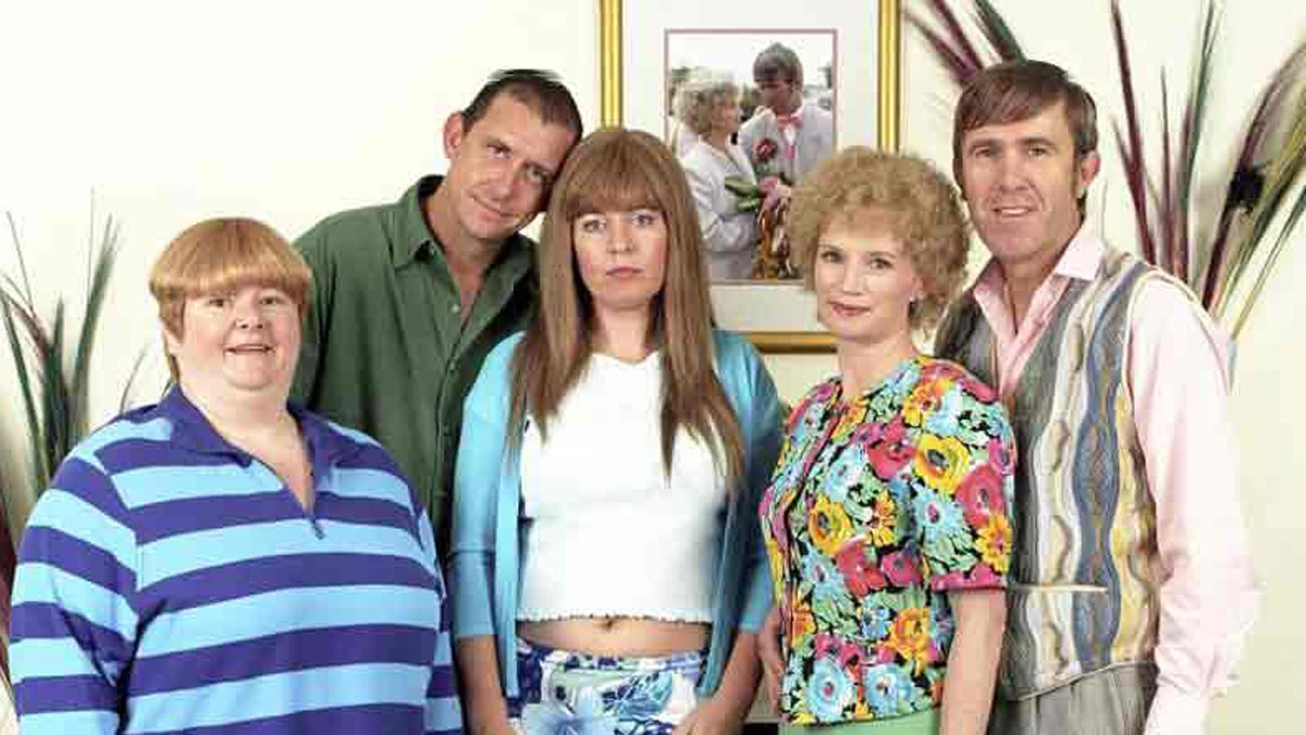 Kath & Kim set to return as cast reunites for 20th anniversary special