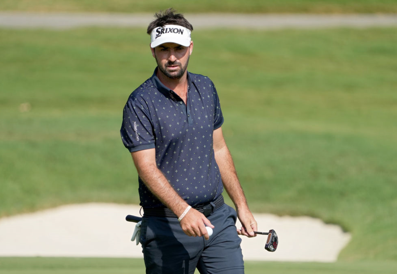 Aussie underdog Brett Drewitt challenges the leaders at PGA tournament