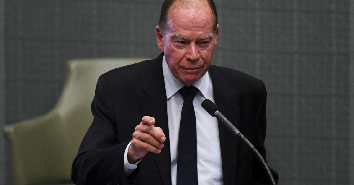 Disendorsed veteran Liberal MP heads to crossbench