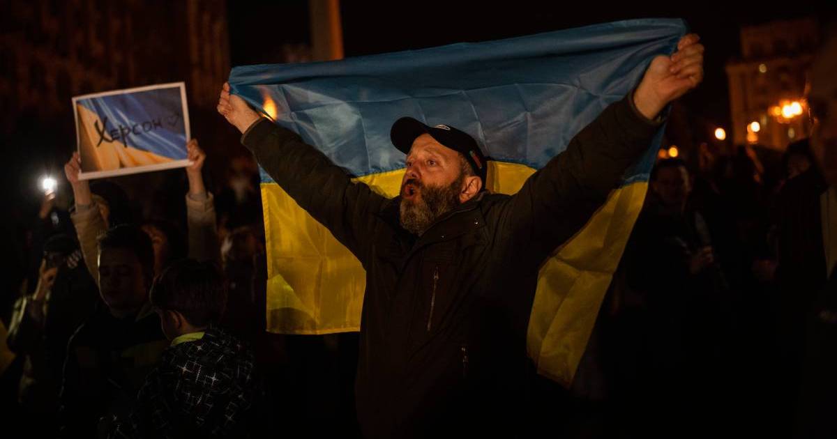 Jubilance in port city of Kherson as Ukrainian soldiers return