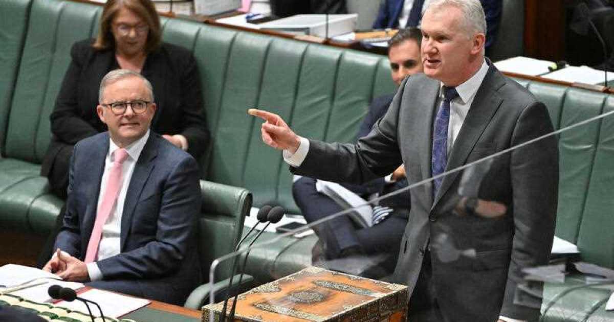 Government cool on workplace bill changes