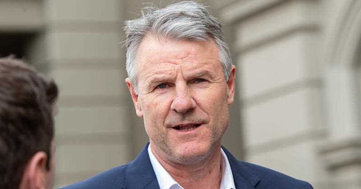 Gowers beats Kennnett's preferred successor