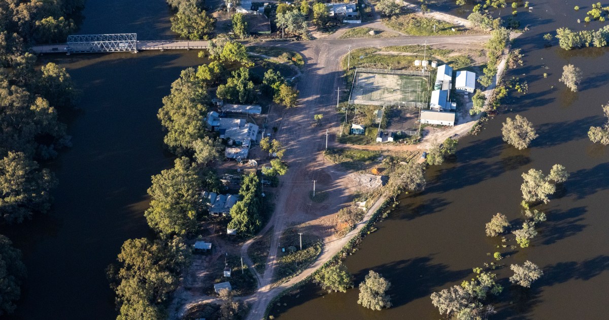 Outback town flood may peak below record