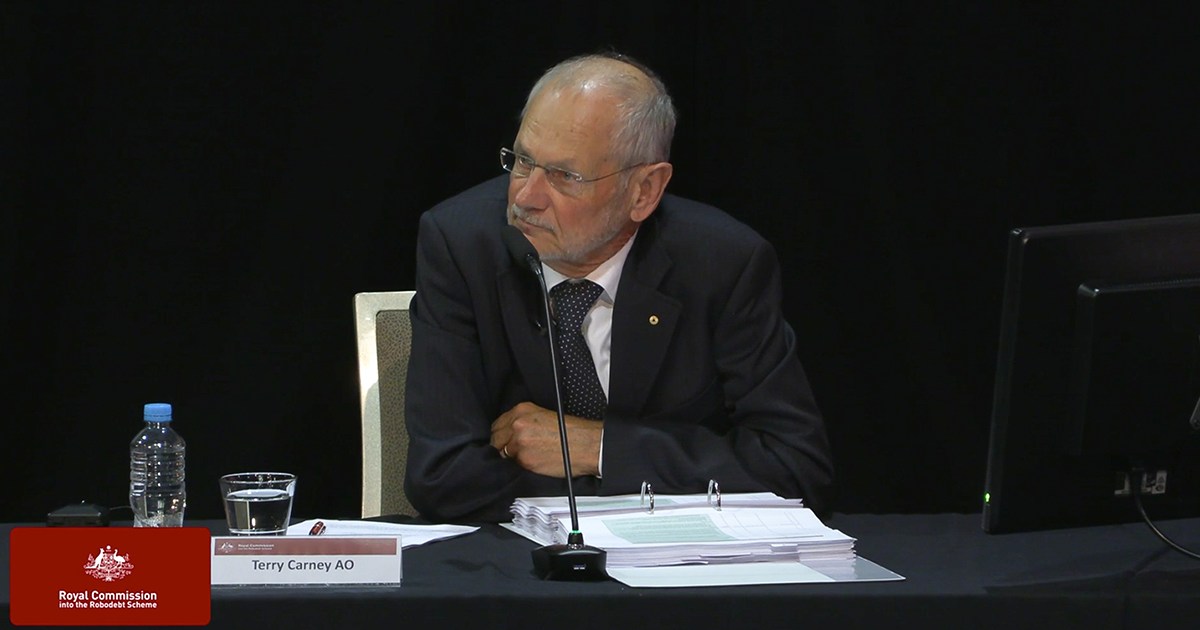 Senior official admits ‘flawed assumptions’ underpinned robodebt