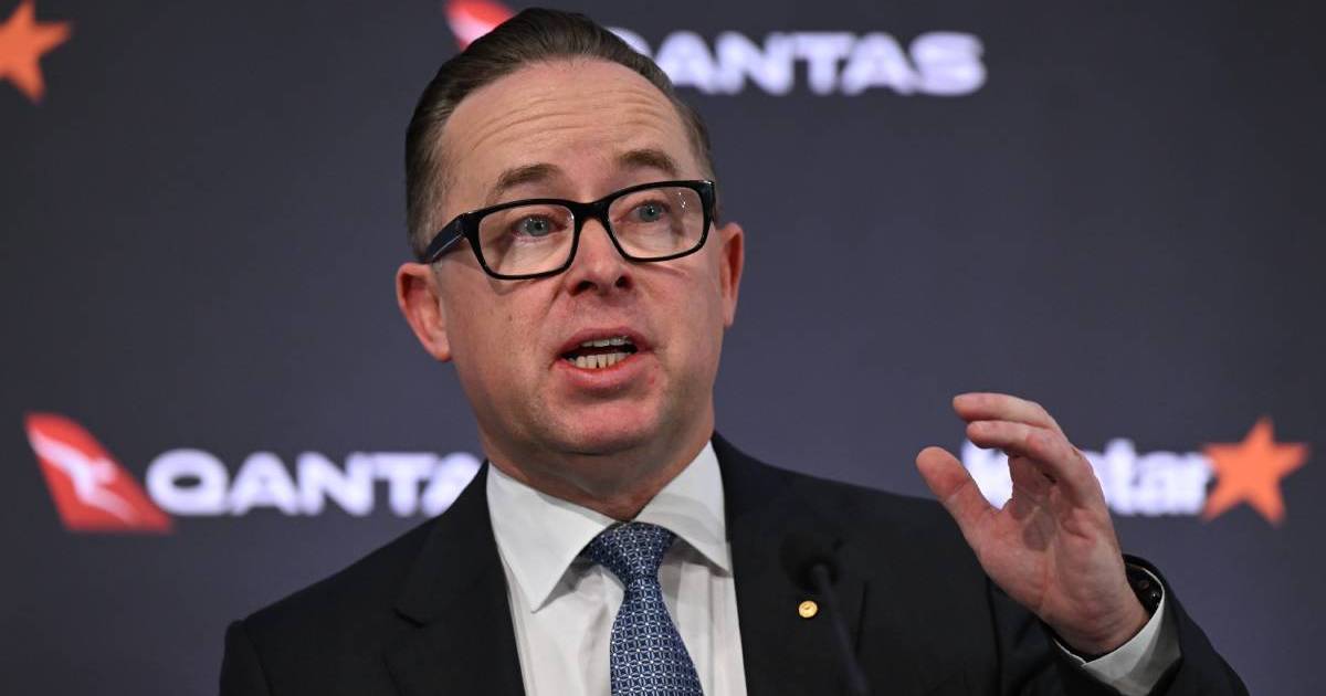 Qantas CEO defends succession of turnbacks