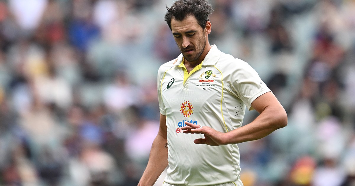Starc awaits call to be let off leash against Poms