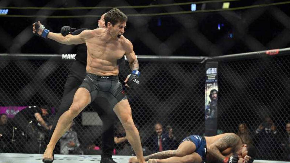 Jake Gyllenhaal appears at UFC 285 in Vegas for fight scenes
