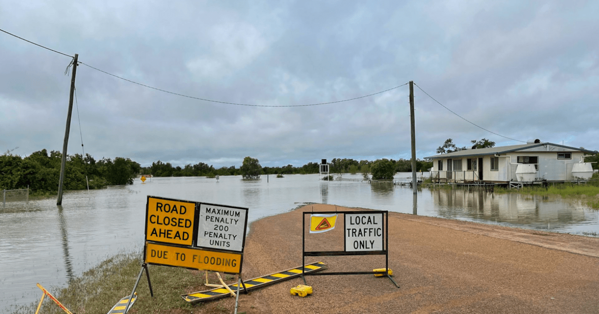 Airlift evacuation as flooding hits north Queensland