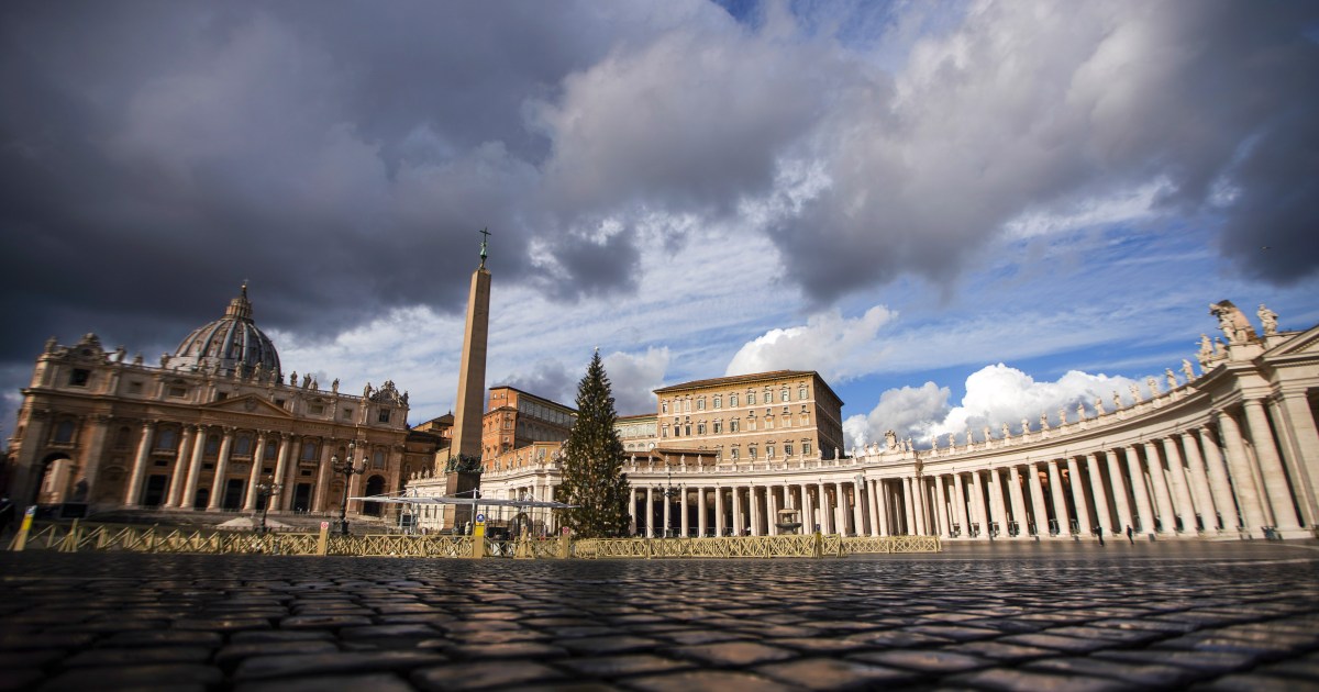 Car rams through Vatican gate, man arrested
