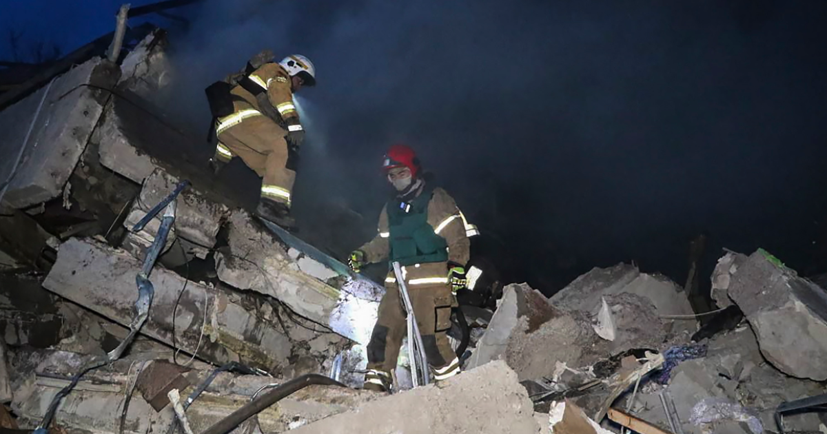 Frantic rescue bid after Russian missile hits apartment block