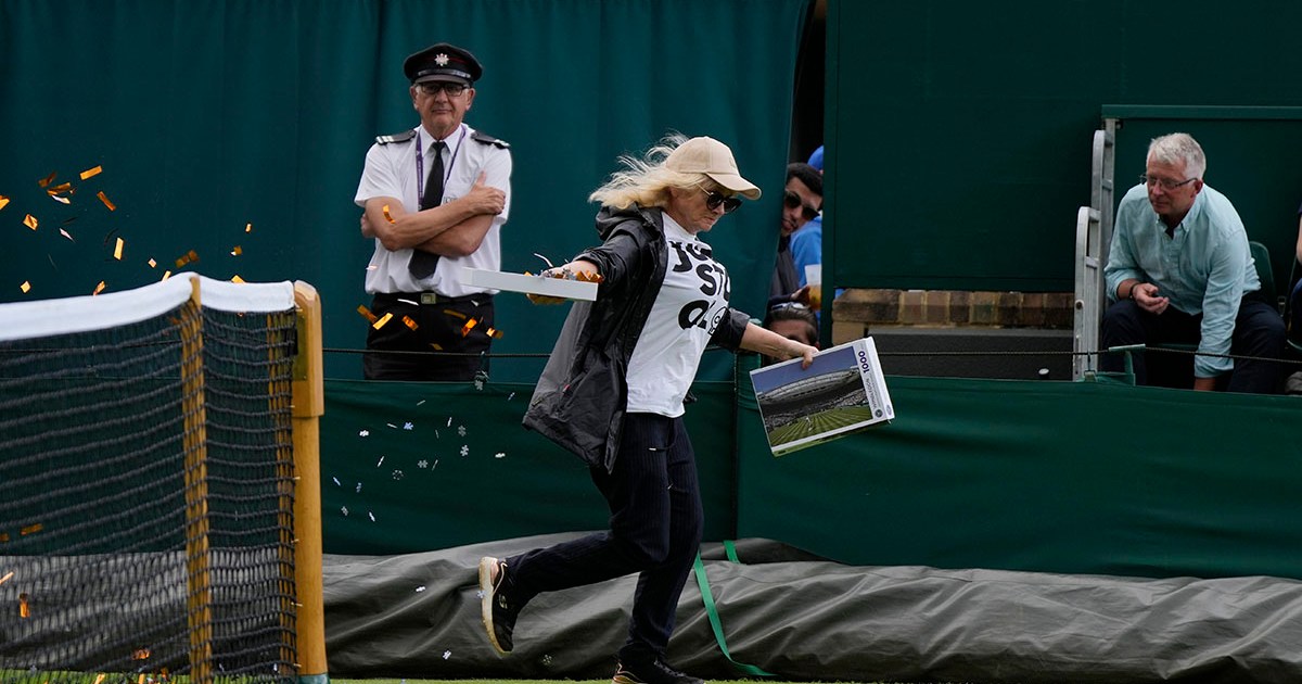 Just Stop Oil protest briefly halts play at Wimbledon