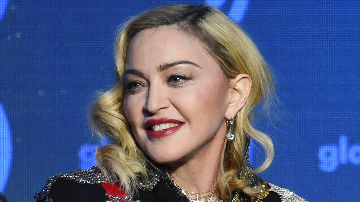 Madonna opens tour calling for 'light and love'