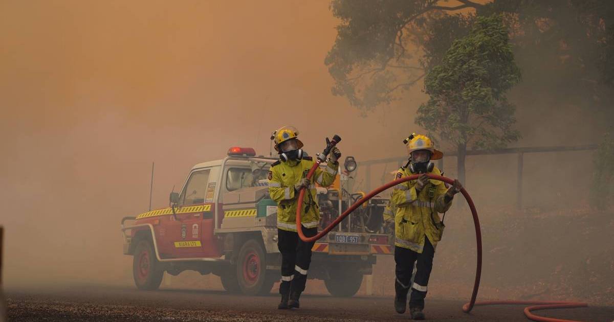Three dead in firefighting plane crash in outback Qld