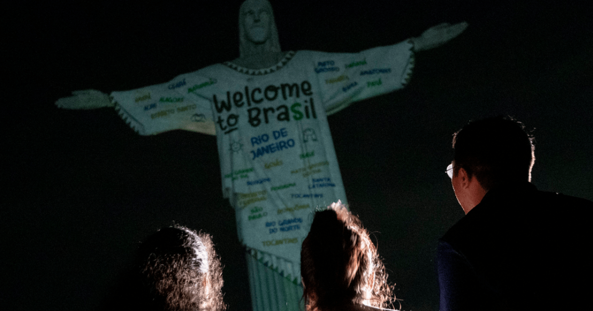 Rio turns on the light fantastic for Taylor Swift