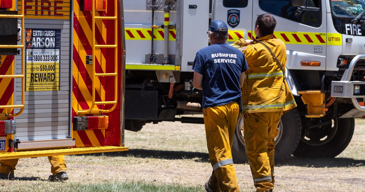 ‘Threat to lives’: Fire alert as blaze bears down on Perth suburb
