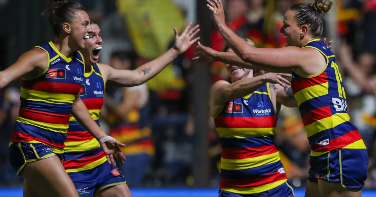 Crows AFLW coach rates finals clash with Kangaroos a toss-up